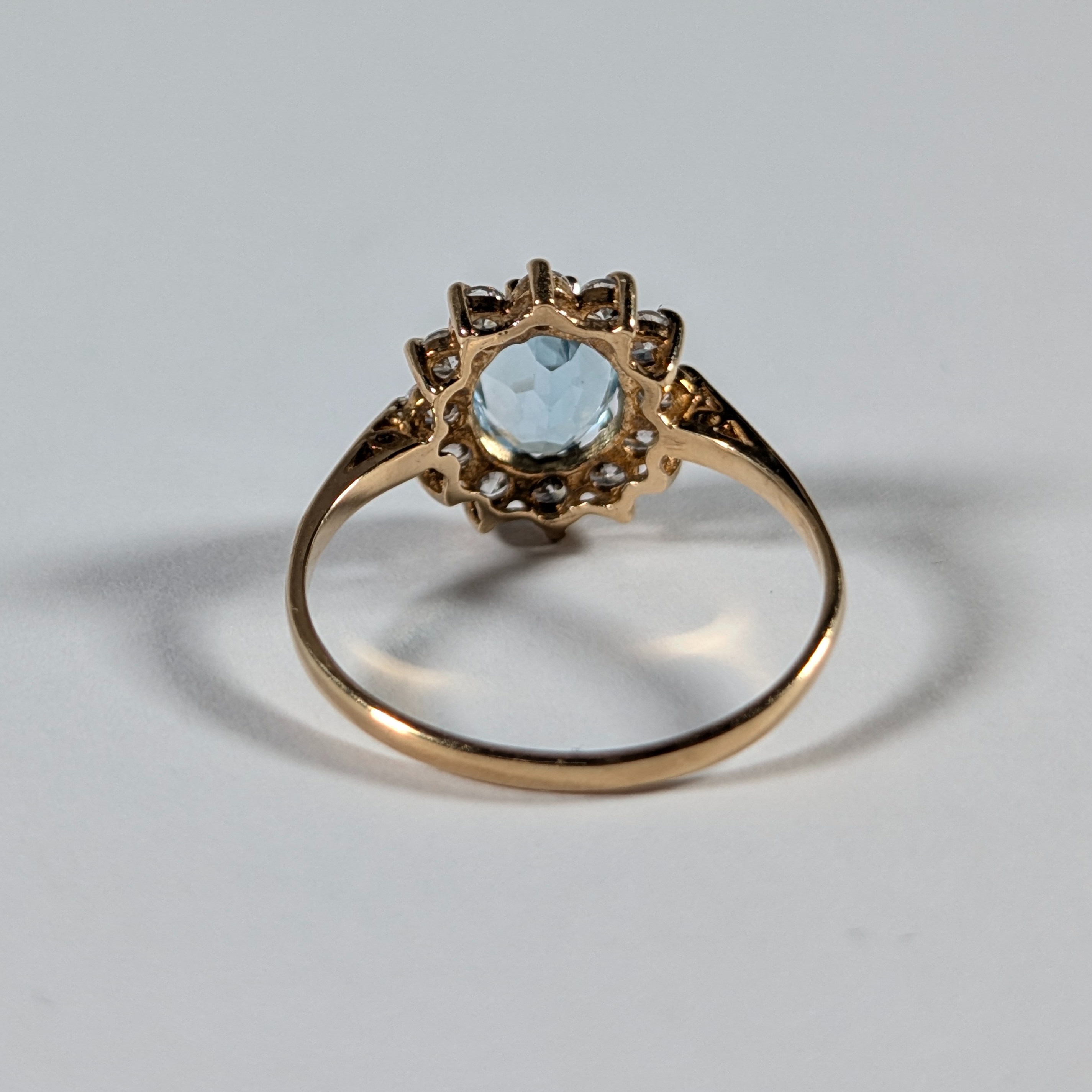 Pre-owned 9ct Gold Blue & White *CZ* Flower Ring Size Q1/2 - Own4Less